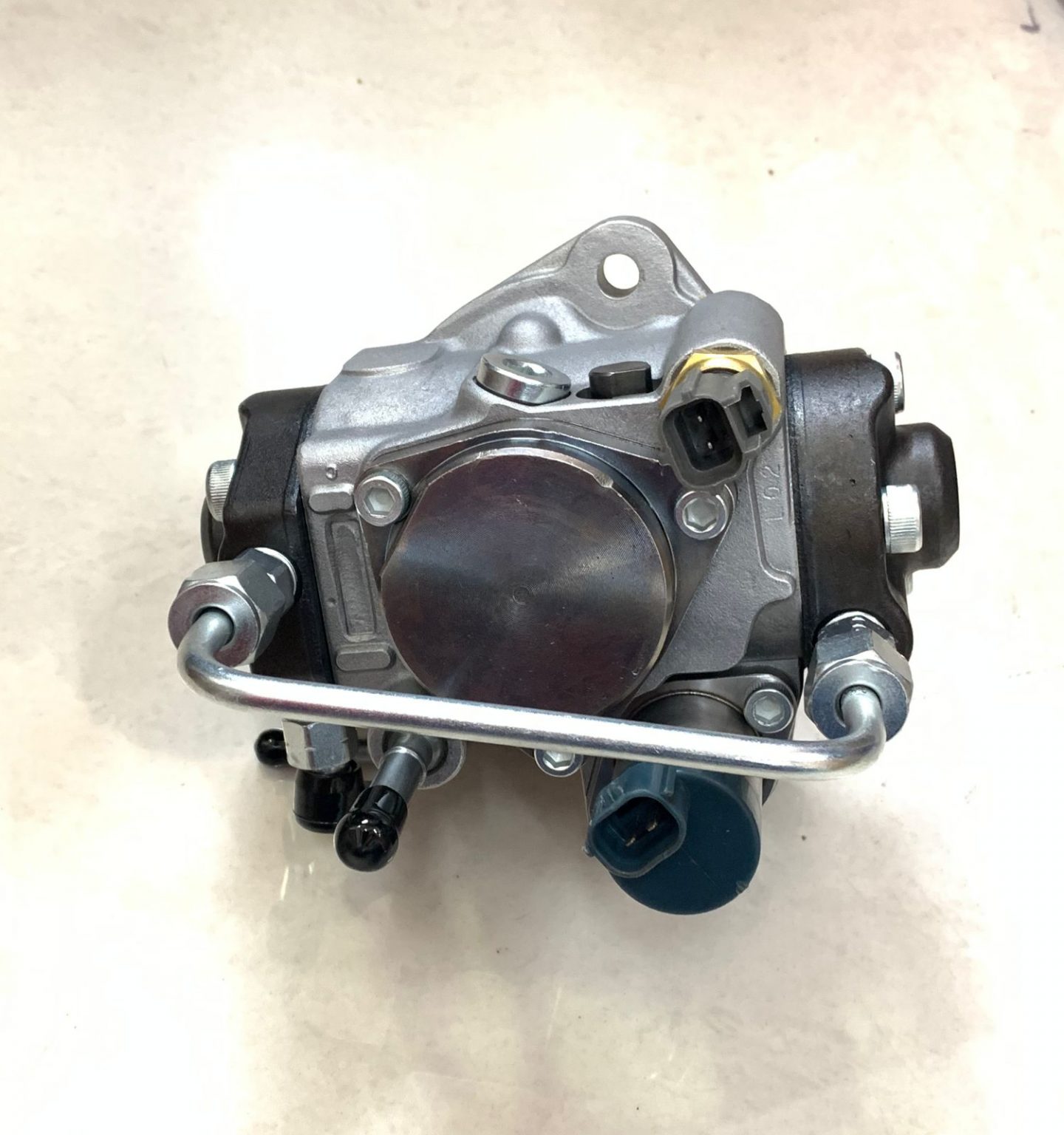 Denso Fuel Pump 294000-1370, 294000-1372 for MITSUBISHI L200 4D56 ...